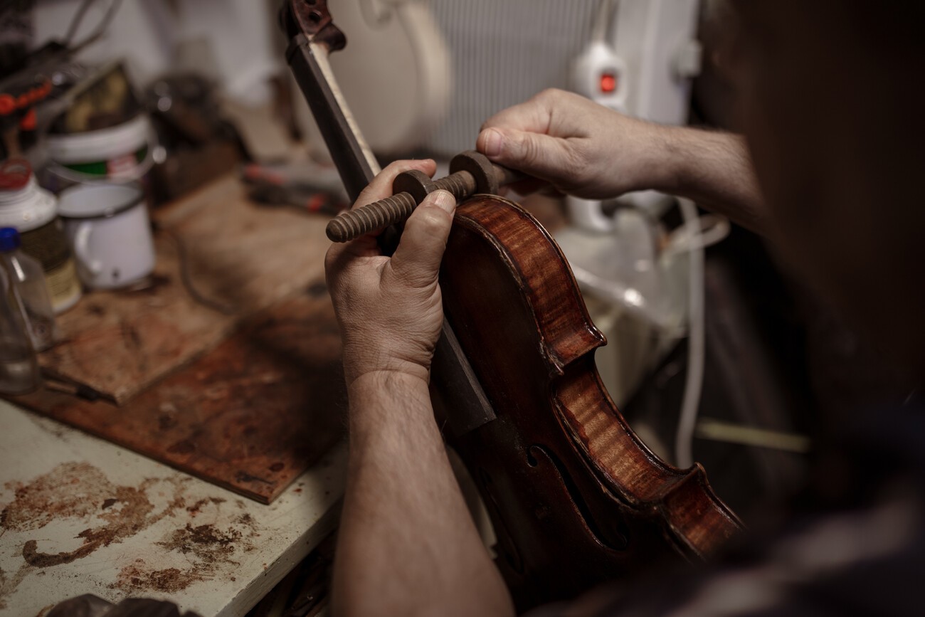Romani musician and instrument-maker Ferenc Ungri – by Eszter Halasi ...