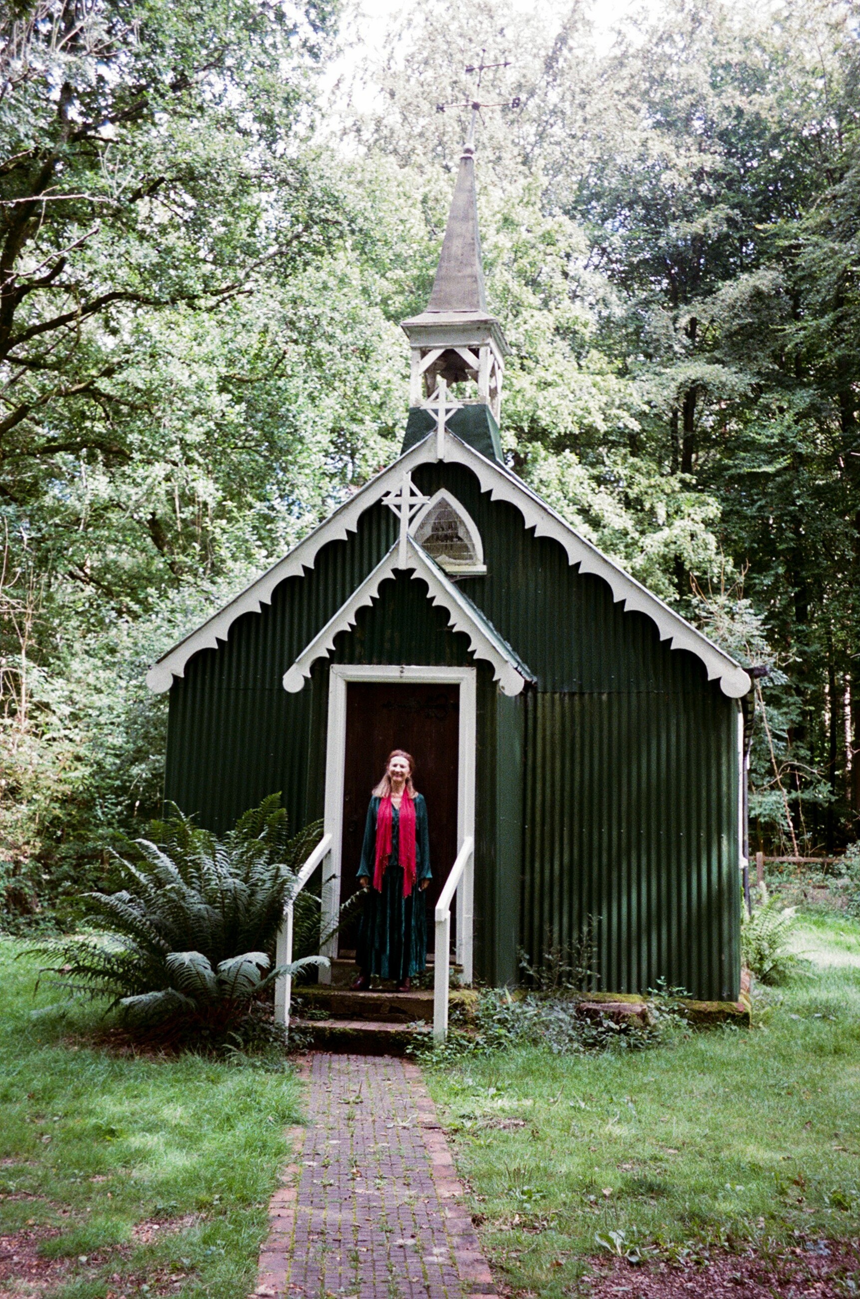 'The Gypsy Church', Bramdean - by Raine Geoghegan, photographs by Jack ...