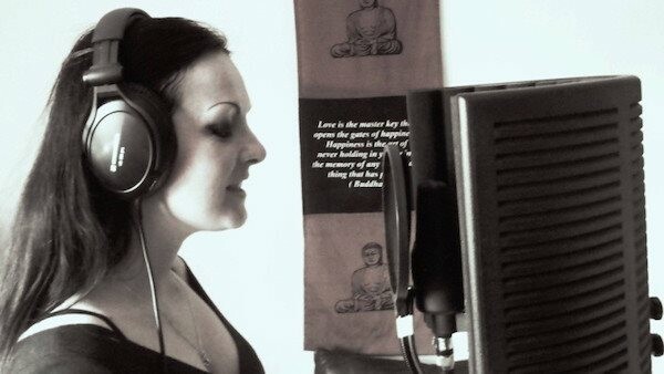 Sakara – A Romany Gypsy heavy rock singer ‘with attitude’ | Travellers ...