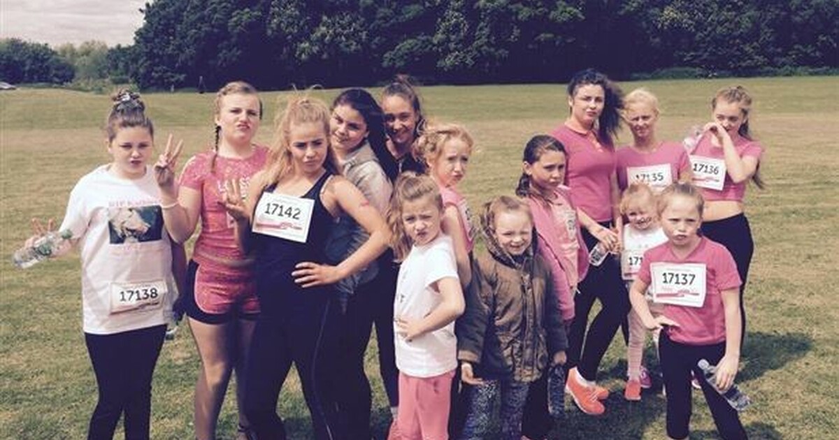 Cottingley Springs residents raise funds and get Muddy! | Travellers Times