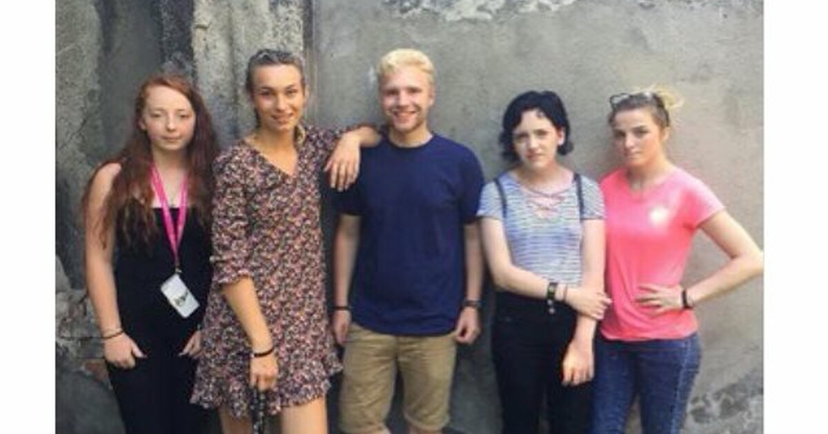 Young Romani Gypsy and Traveller people participate in Auschwitz Roma ...